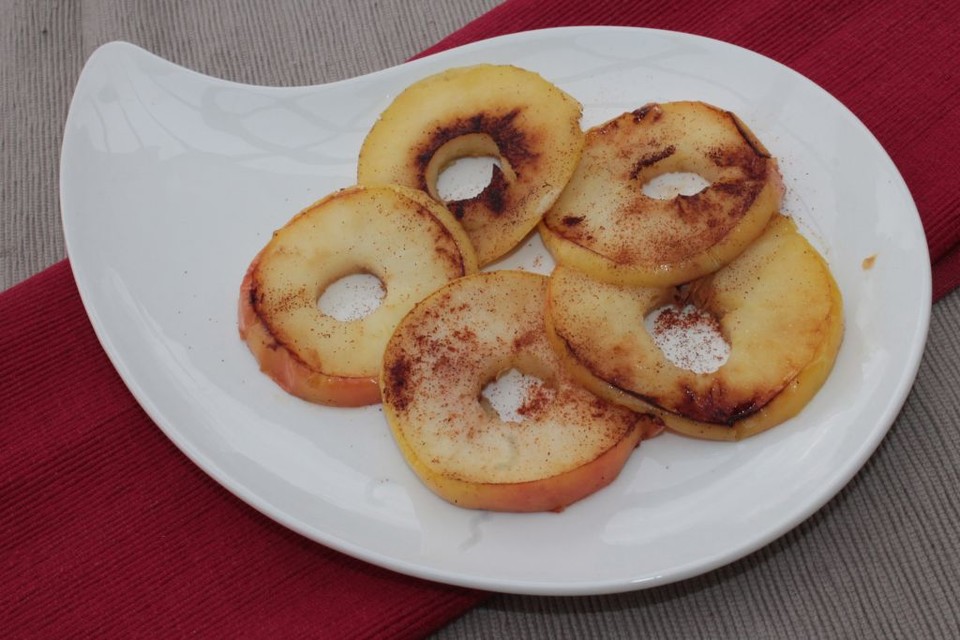 Gebratene Apfelscheiben von ModelSchneeweiss | Chefkoch