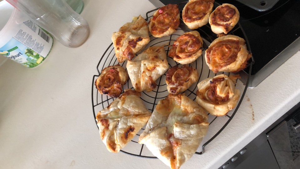 Mini - Pizzaschnecken aus Blätterteig von cerri | Chefkoch