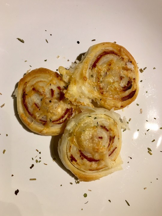 Mini - Pizzaschnecken aus Blätterteig von cerri | Chefkoch