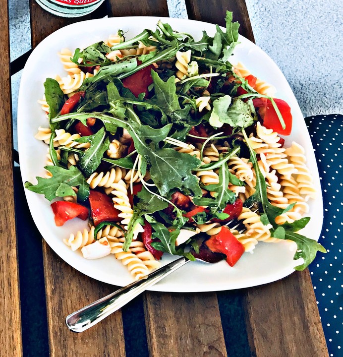 Nudelsalat mit Rucola, Tomate und Mozzarella von moselle | Chefkoch
