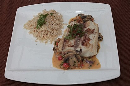 Welsfilet mit leckerer Champignon - Meerrettich - Sauce und Naturreis ...