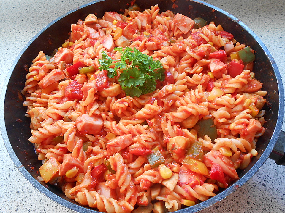 Bunte Nudel - Wurst - Pfanne von Bigote | Chefkoch.de