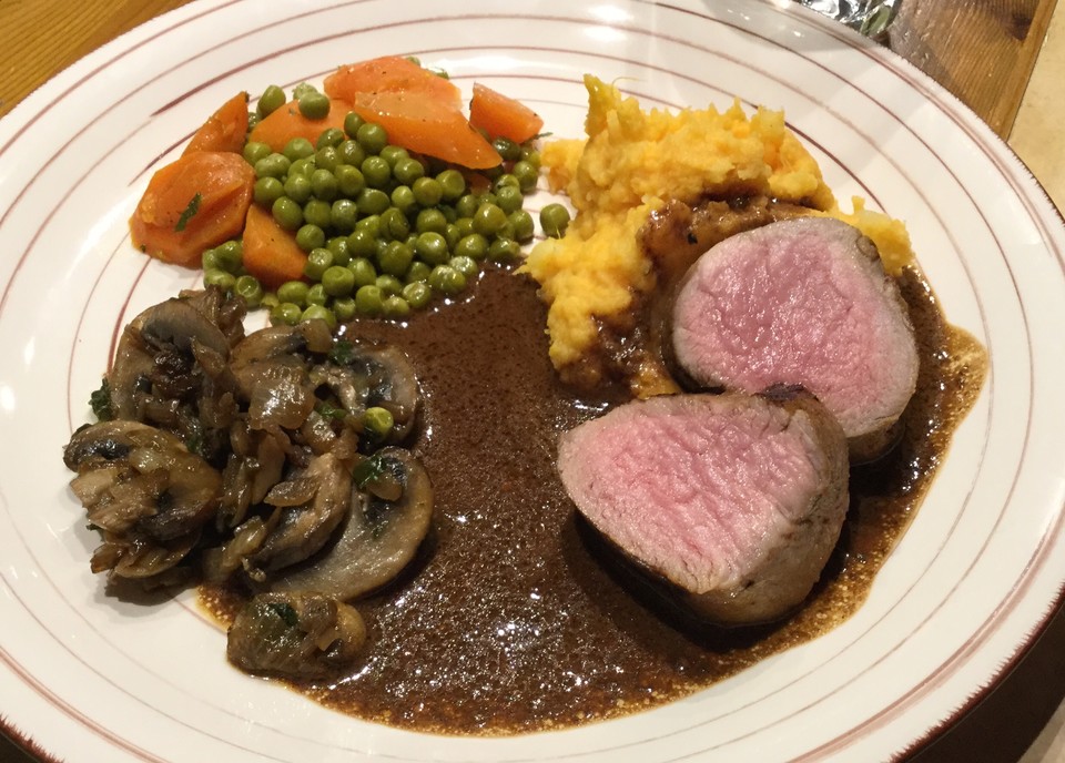 Gebeizte Schweinelendchen nach Wildschweinart von SchweigerB | Chefkoch