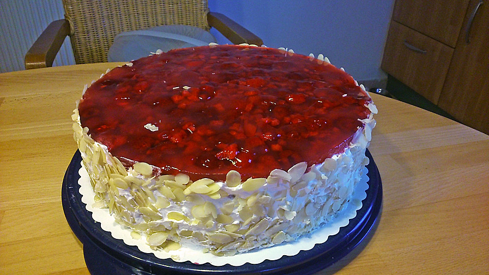 Windbeuteltorte mit Erdbeeren von OmmaPia | Chefkoch