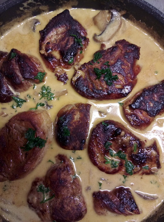 Schweinelendchen in Wein-Pilzrahm von DieneBiene | Chefkoch