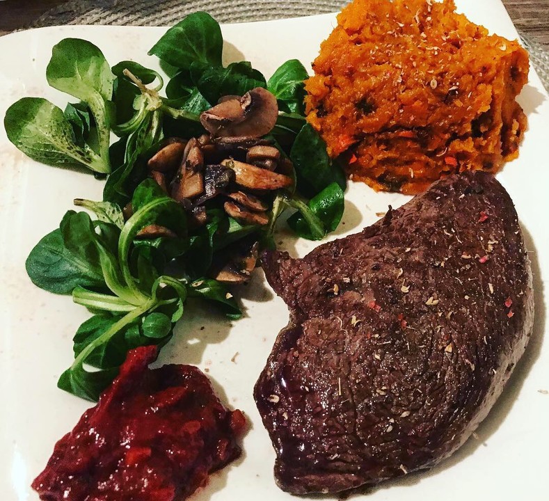 Rindersteak mit Barbecue-Soße und Spinat von sunnyguapa | Chefkoch