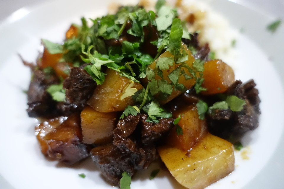 Kantonesisch geschmorte Rinderbrust mit Rettich von hefide | Chefkoch