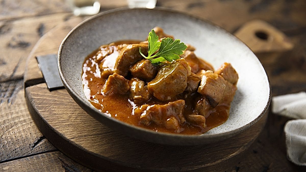 Putengulasch Rezept: Einfach, saftig & in 45 Minuten fertig