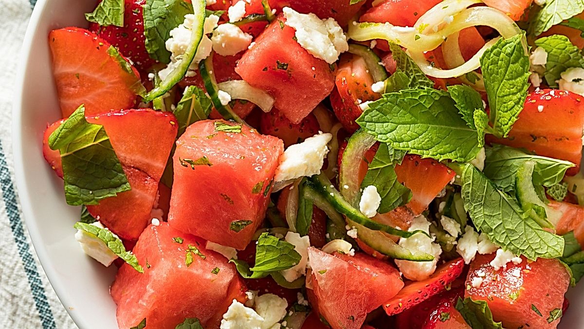 Salat mit Melone, Erdbeeren und Feta: Der etwas andere Salat