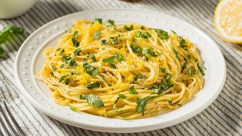 Lemon Pasta Rezept – Schnell, sommerlich, Spaghetti