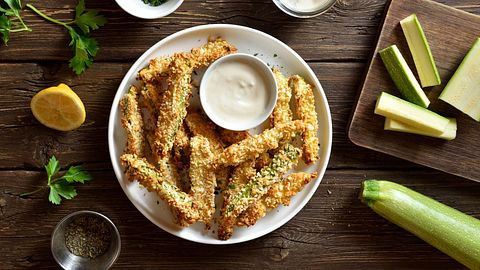 Knusprige Zucchini-Pommes aus dem Ofen