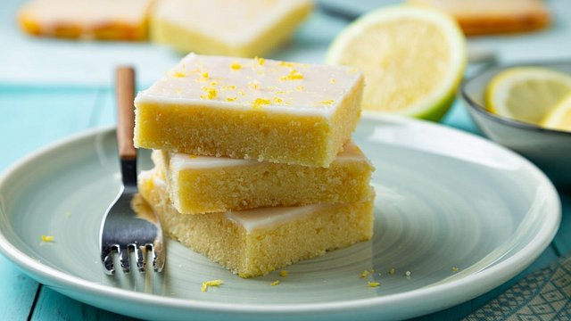 Zitronenkuchen vom Blech: Einfach und so saftig