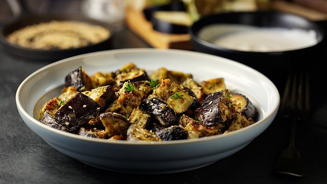 Gebratene Auberginen mit geröstetem Sesam Rezept