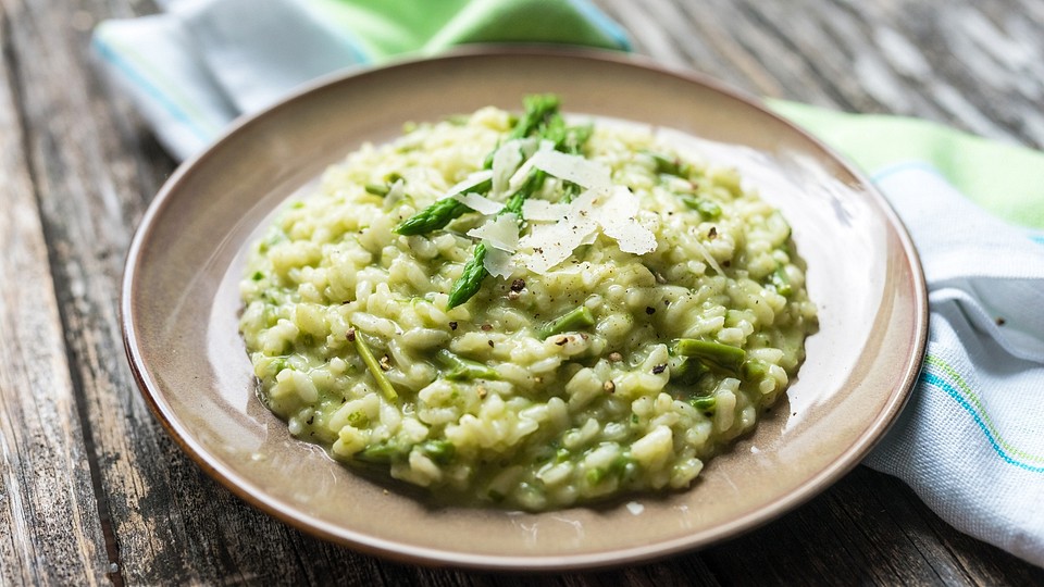 Grüner Spargel Risotto: Cremiger Genuss für Feinschmecker
