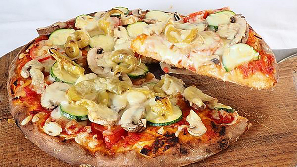 Selbst gemachte Pizza für die ganze Familie