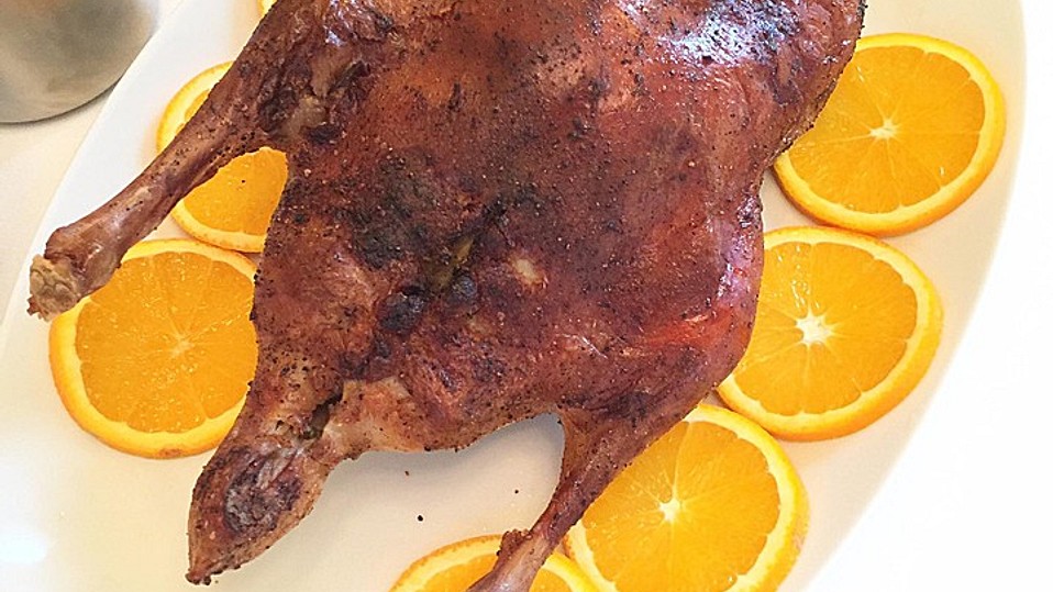 Ente mit Apfel-Orangen-Füllung nach der Niedriggarmethode von schnuffsa