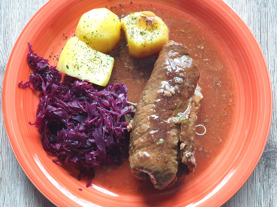 Rinderrouladen mit Kartoffeln und Rotkohl von HeinzV | Chefkoch