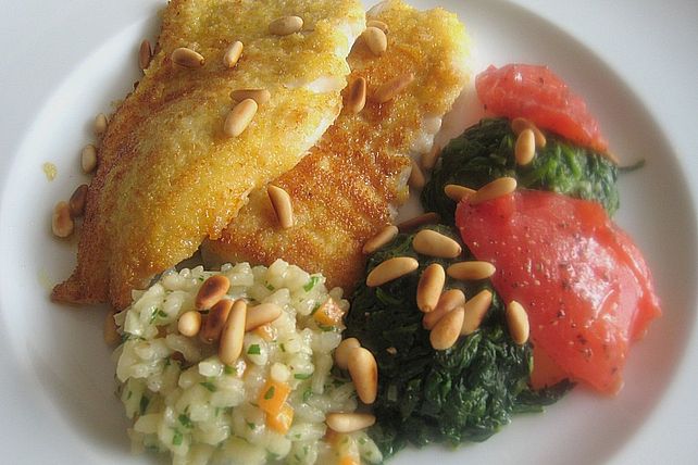 Schellfischfilet mit Spinat, Tomatenvierteln und Risotto von schrat ...