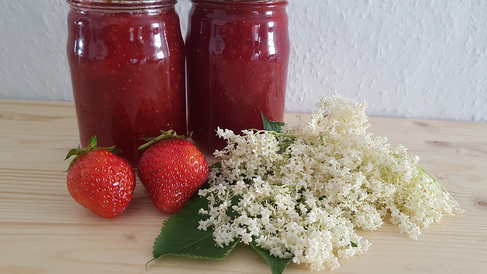 Erdbeermarmelade mit Holunderblüten von Kimble