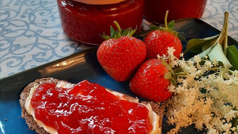 Erdbeermarmelade mit Holunderblüten von Kimble