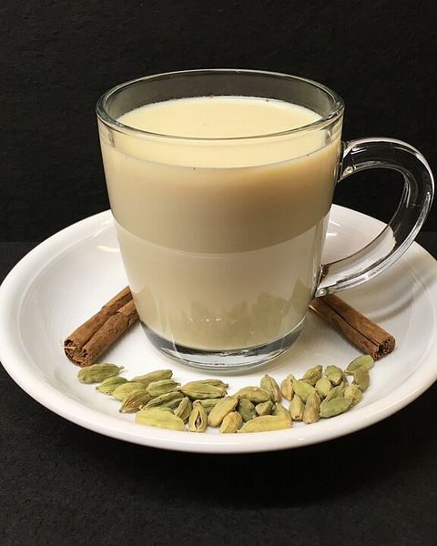 Ingwer - Zimt - Kardamom - Tee mit Milch und Honig von gourmettine