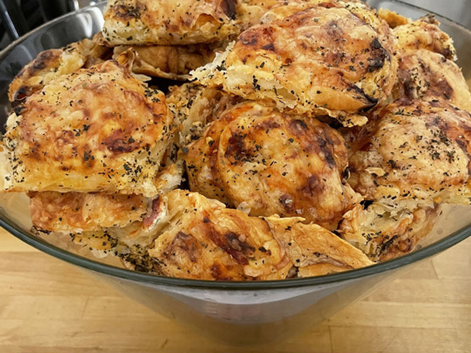 Mini - Pizzaschnecken aus Blätterteig von cerri| Chefkoch