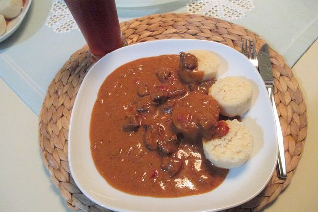 Gulasch mit Rotwein und Crème fraiche von monimahoni0905| Chefkoch