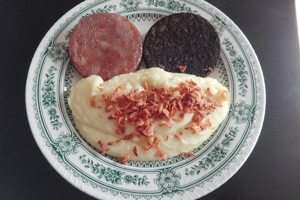 Blutwurst - Leberbrot mit Äpfeln, Birnen und Schalotten von Eisenhannes ...