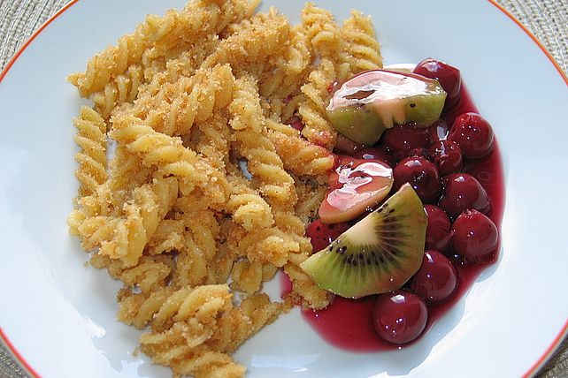 Zimtnudeln mit Sauerkirsch - Kiwi - Kompott von Juliet15| Chefkoch