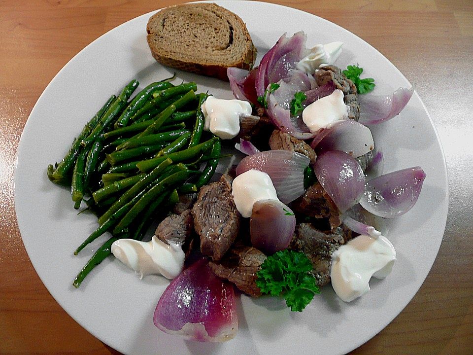 Lammfleisch mit roten Zwiebeln mit Joghurt von plumbum| Chefkoch