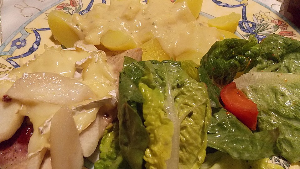 Überbackene Hähnchenschnitzel mit Birne, Preiselbeeren und Camembert ...