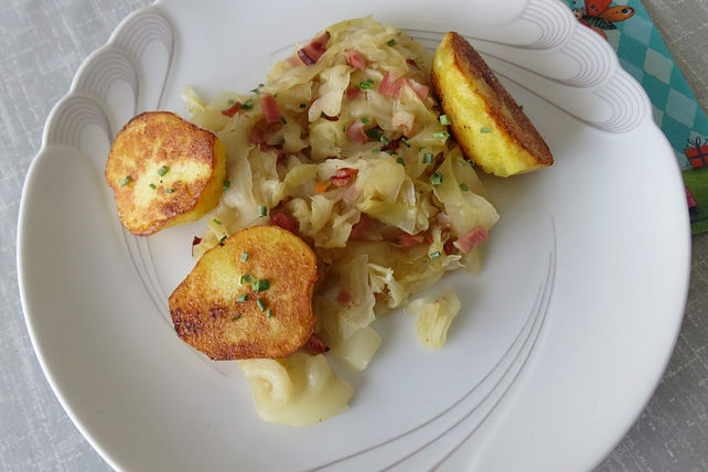 Süß - saures Spitzkohlgemüse von Leithana| Chefkoch