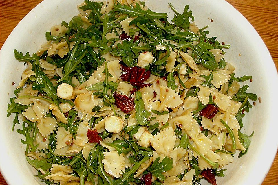 Nudelsalat mit Rucola, Tomate und Mozzarella von moselle