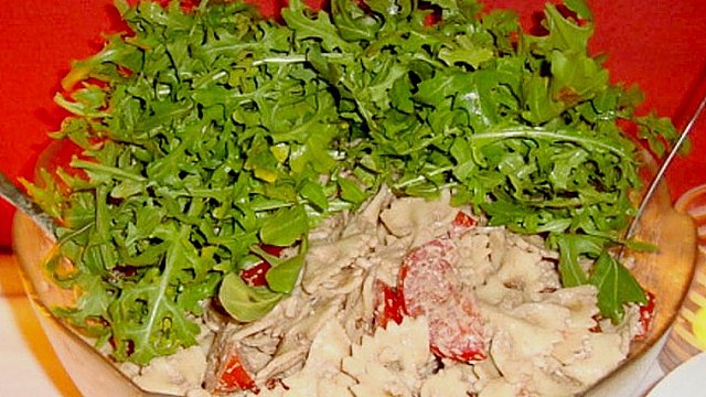 Nudelsalat mit Rucola, Tomate und Mozzarella von moselle