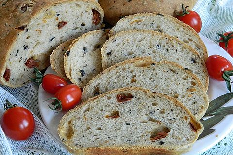 Pane al pomodoro e olive von CookingJulie| Chefkoch