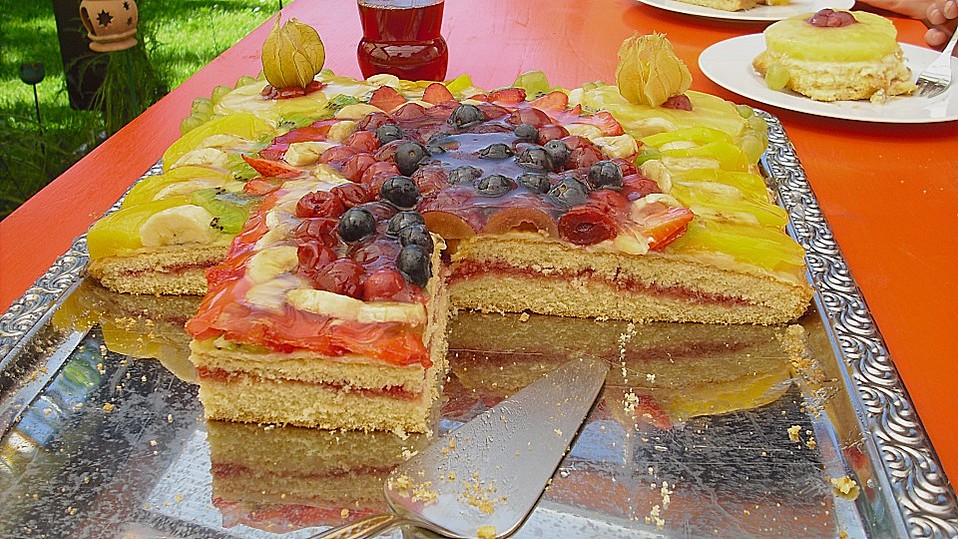 Obstkuchen mit gefülltem Biskuit und Pudding von tolemabe