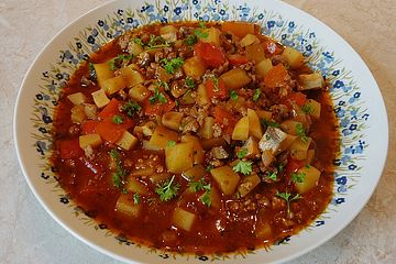 Kartoffelgulasch mit Hackfleisch und Pilzen von joerginchina| Chefkoch