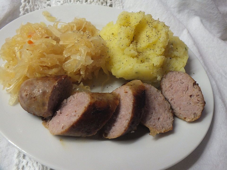 Silkes Bratwurst mit Sauerkraut und Kartoffeln von Fusselhase | Chefkoch