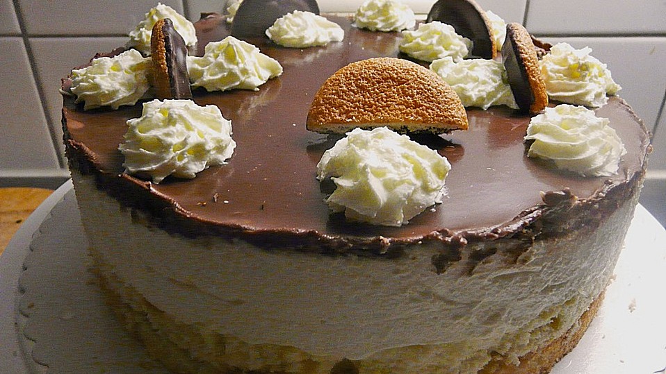 Jaffa Cake-Torte mit Pfirsichjoghurtmousse und Kokossahne von chiara