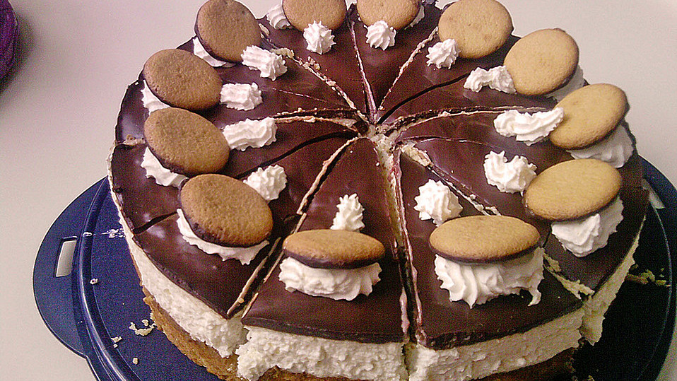 Jaffa Cake-Torte mit Pfirsichjoghurtmousse und Kokossahne von chiara