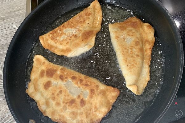Piraschki mit Hackfleisch und Rhabarberfüllung von Zuckeraerschle ...