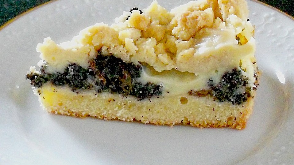 Pudding Schnitten mit Mohn und knusprigen Streuseln von pinktroublebee