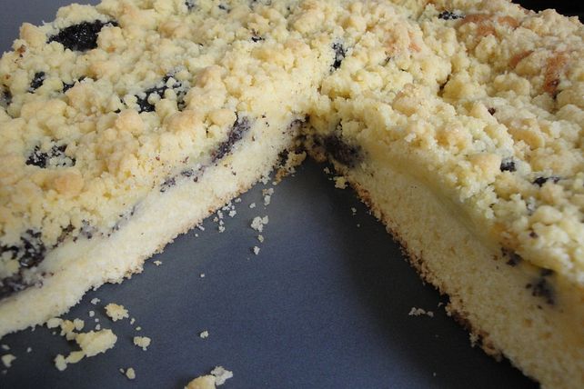 Pudding Schnitten mit Mohn und knusprigen Streuseln von pinktroublebee ...