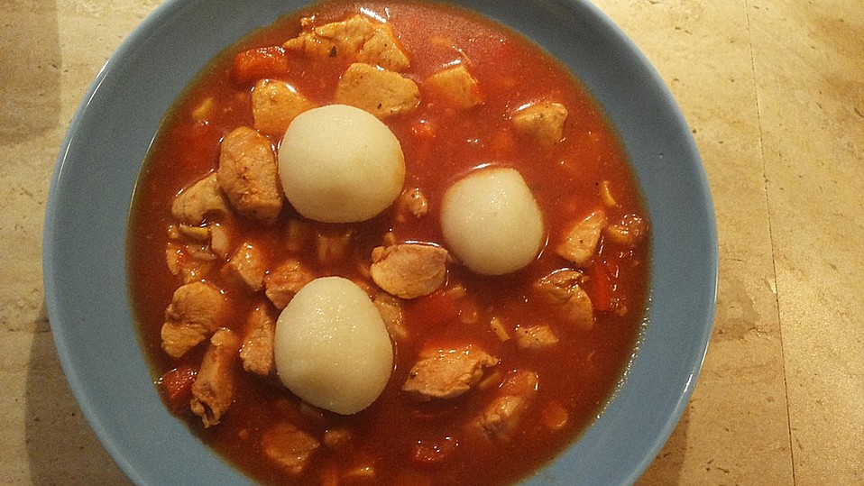 Putengulaschsuppe mit Klößchen von Sandy2509