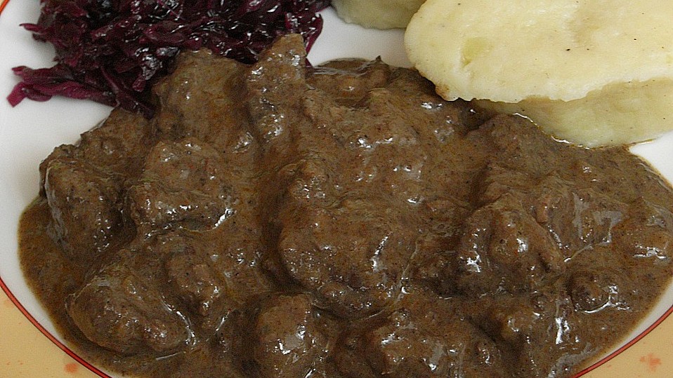 Hirsch - Ragout mit Rotweinsoße von zwergenmama1