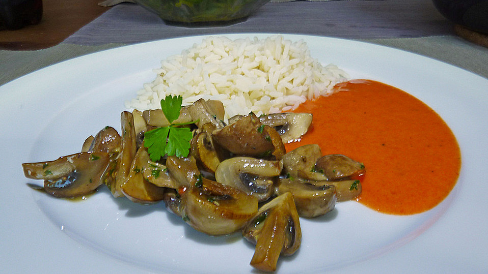 Pilzgulasch mit rahmiger Paprikasoße von Plumpsi