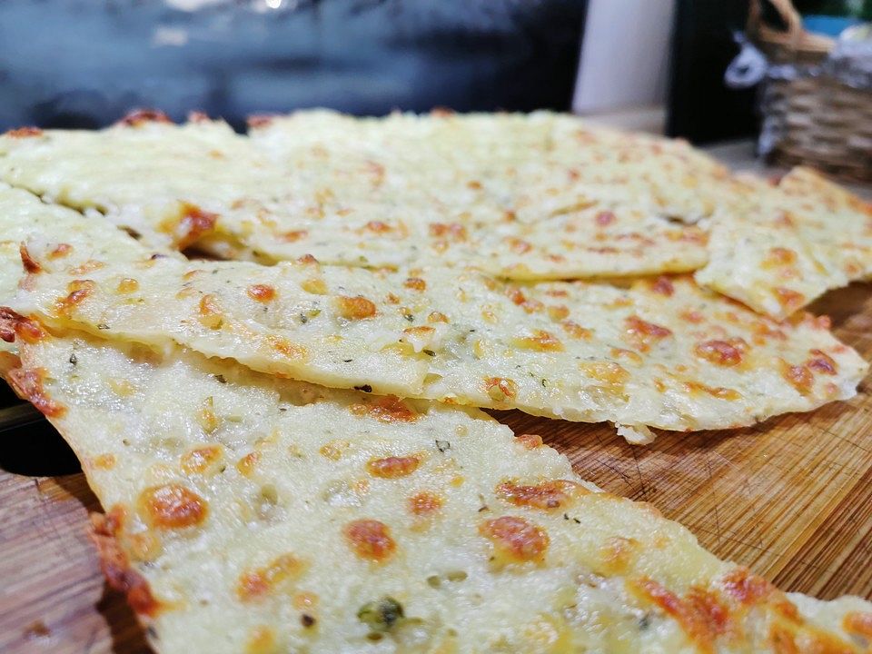 Albertos dünnes Pizzabrot von caralb| Chefkoch