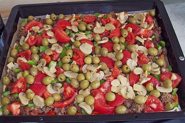 Pizza auf dem Blech von chaclara| Chefkoch