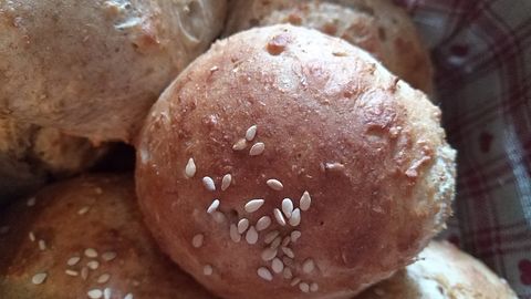 Schnelle Quarkbrötchen mit Sesam