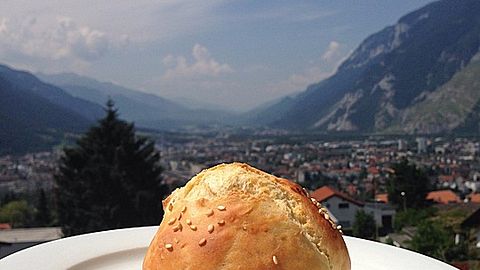 Schnelle Quarkbrötchen mit Sesam